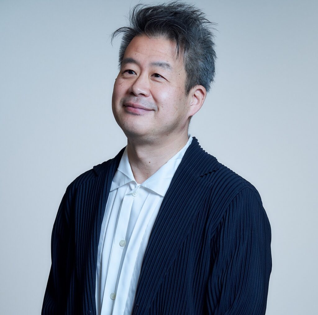 博多阪急7階イベントホール『ミューズ』にて「ONBEAT」編集長 藤田博孝のトークショーを開催（9/16） | バイリンガル美術情報誌『ONBEAT』