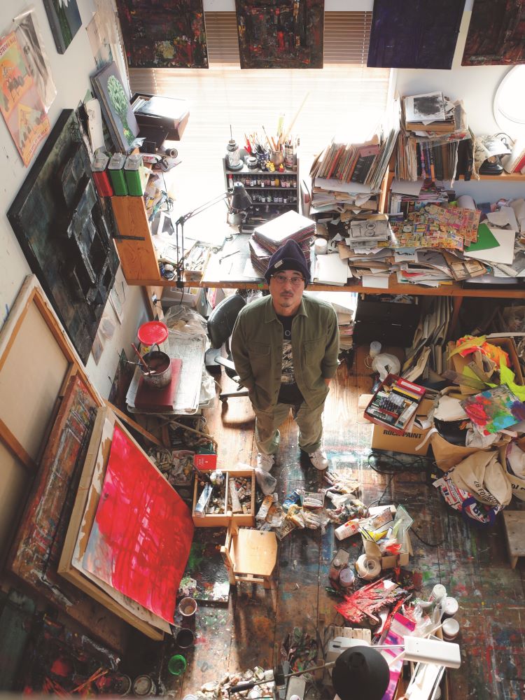 【本誌アーカイブ】現代美術家・大竹伸朗 あらゆる「もの」は画材である（vol.17） | バイリンガル美術情報誌『ONBEAT』