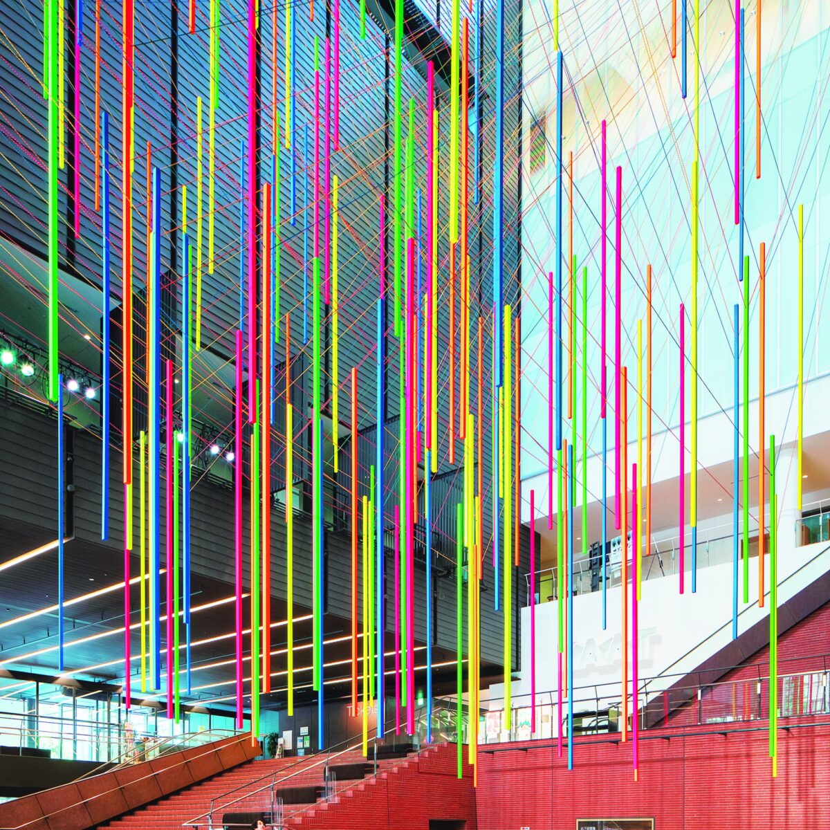 【本誌アーカイブ】渋谷慶一郎 鍵盤とテクノロジー、生と死（vol.20） | バイリンガル美術情報誌『ONBEAT』