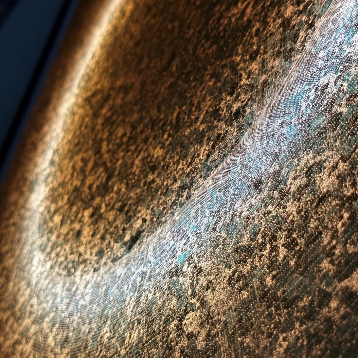 【本誌アーカイブ】渋谷慶一郎 鍵盤とテクノロジー、生と死（vol.20） | バイリンガル美術情報誌『ONBEAT』