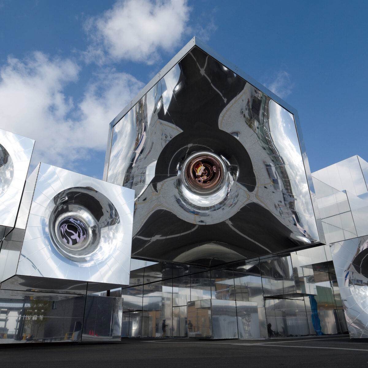 【本誌アーカイブ】渋谷慶一郎 鍵盤とテクノロジー、生と死（vol.20） | バイリンガル美術情報誌『ONBEAT』